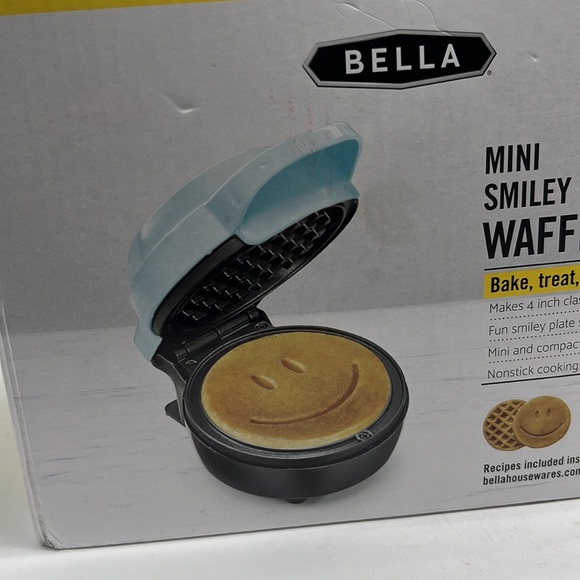 bella | Kitchen | Mini Smiley Waffle Maker | Poshmark
